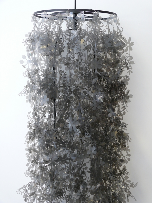 Luster závesný s kvetinovým motívom Flora, veľký | DESIGN OUTLET